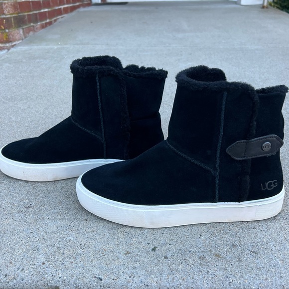 UGG | Shoes | Ugg Lynus Sneakerboot Sz9 | Poshmark